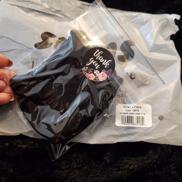 SKIMS | Accessories | Skims Onyx Face Mask | Poshmark